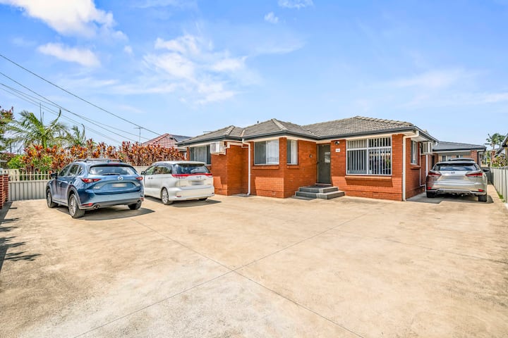 Convenient Home In Canley Heights - Liverpool