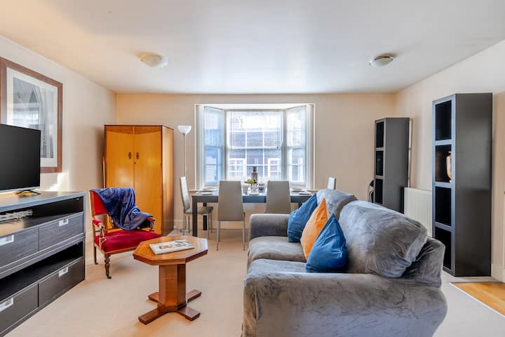 Retro Art Deco 2bed With Parking In Thames Ditton - 엡솜