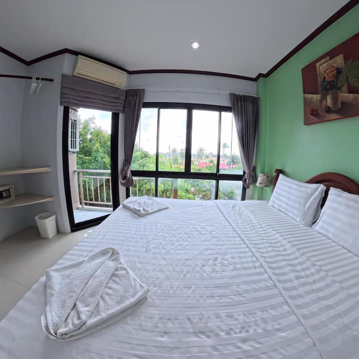 Deluxe Double Room With Balcony - Patong Beach