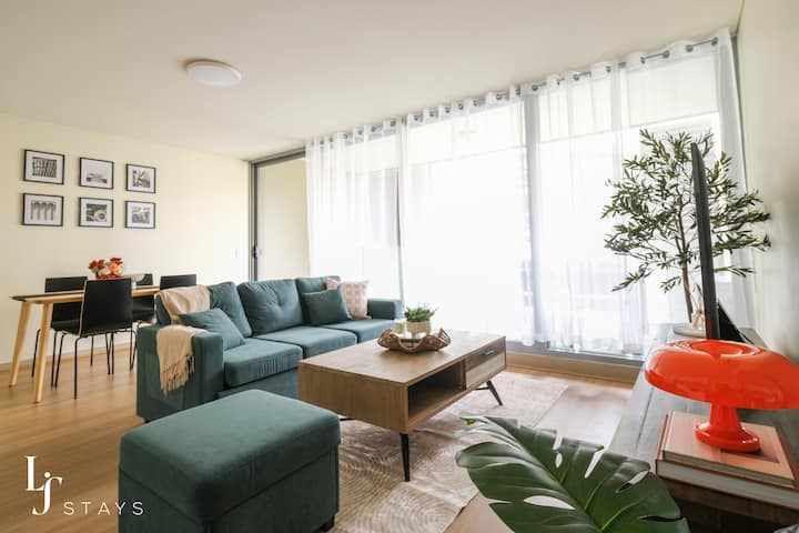 Stylish 2br Retreat In Central Burwood + Parking - Burwood