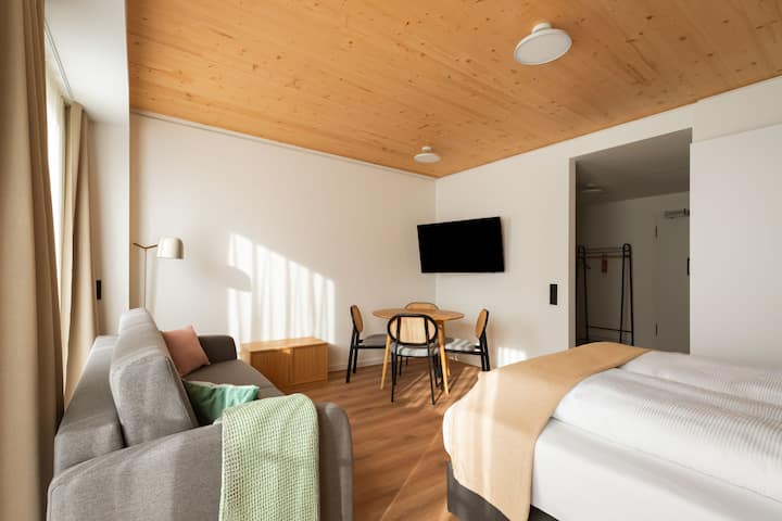 Limehome Mannheim City Center | Suite + Sofa Bed - Mannheim Hbf Station