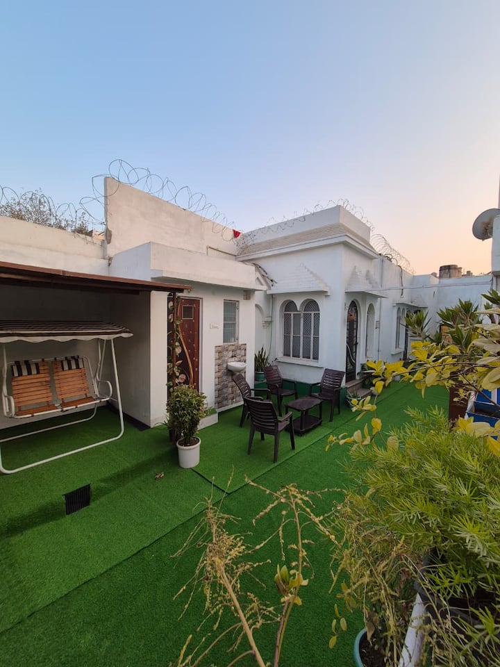 Gokul Dham | Grehstay | 1km From Janmabhoomi - Mathura