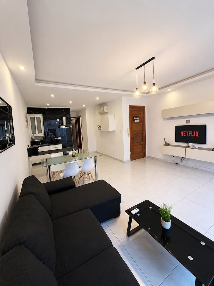 Paceville Center Stay | Walk To Beach & Clubs 1 - Malta