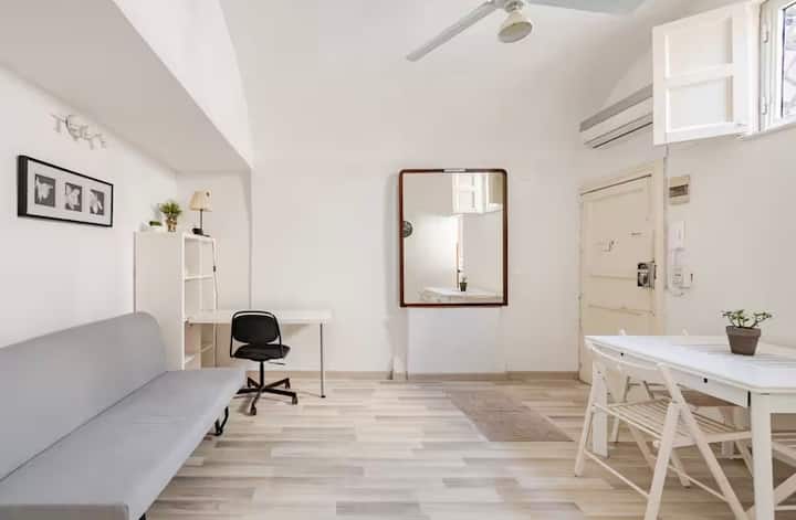 11 Posti Letto/ Piazza Dei Martiri, Catania - Catania