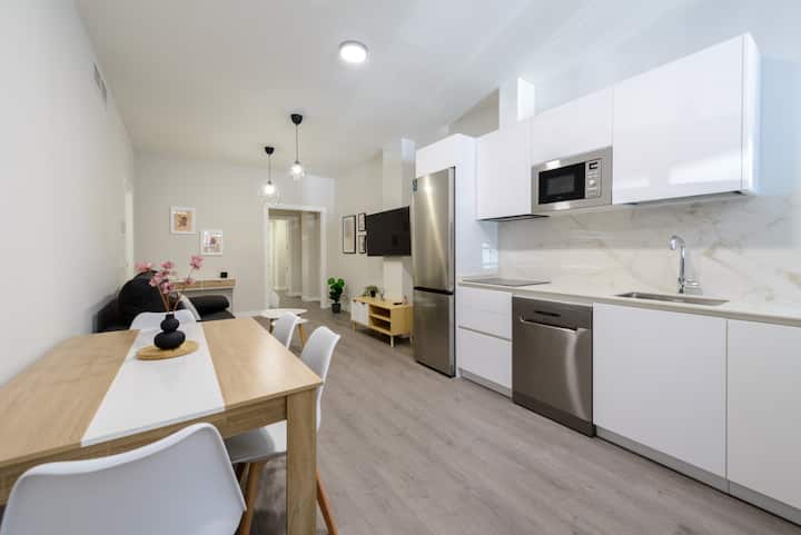 Apartment For Groups Near The Airport - Alcala de Henares