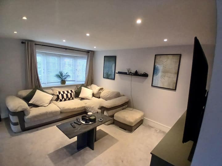 Modern 3-bed House With Garden And Patio - Chelmsford