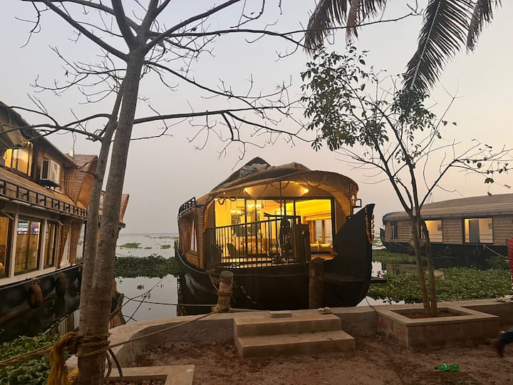 Houseboat - 2 Bedroom Luxury Houseboat In Alleppey - Alappuzha