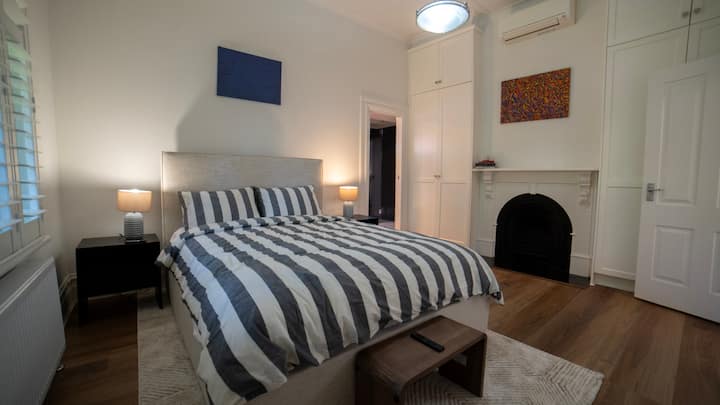 Sanctuary On Stanhope | Art & Modern Luxury - St Kilda