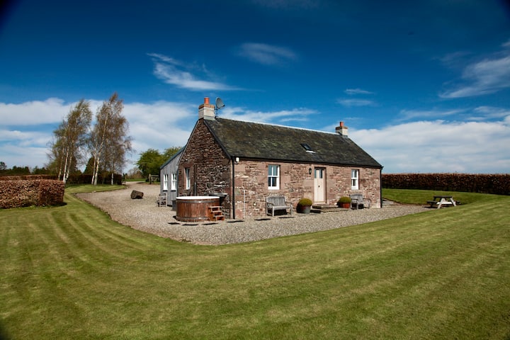 5-star Luxury Retreat – Fishing, Tennis, Hot Tub - Auchterarder