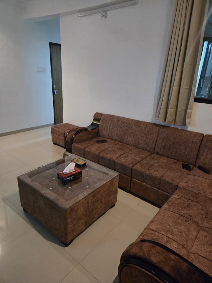 Little Luxe Home -2bhk Flat With All Amenities - Indore