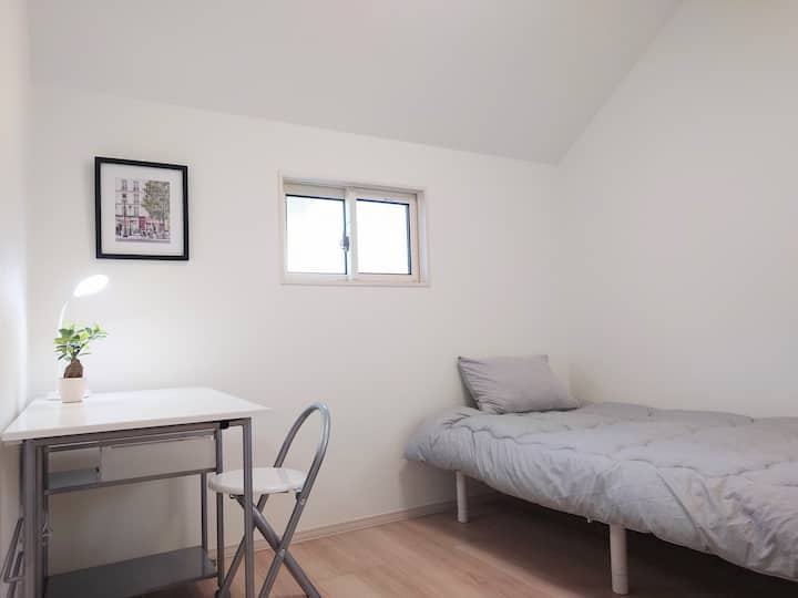 送迎あり！自転車レンタル無料！３路線利用可！
日本の暮らしを体験
優しいパパと料理好きママの４人家族 - Tama