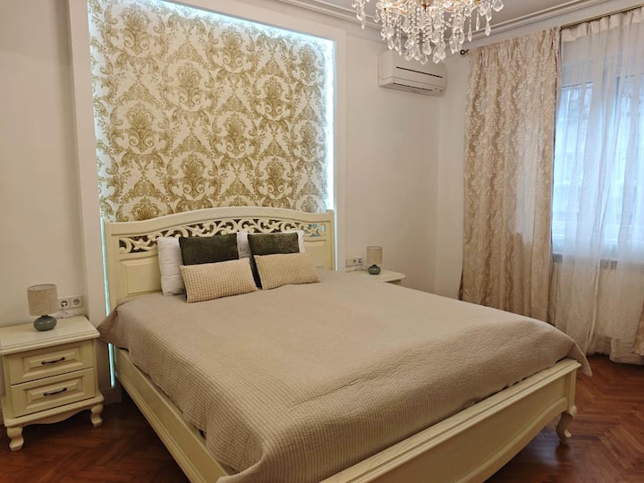 Stylish 2 Bdrm, 5 Guests, Serdika Mall, Oborishte - Sofia