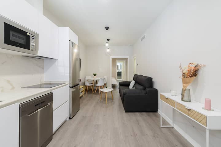 Spacious Apartment Near The Airport - Loeches