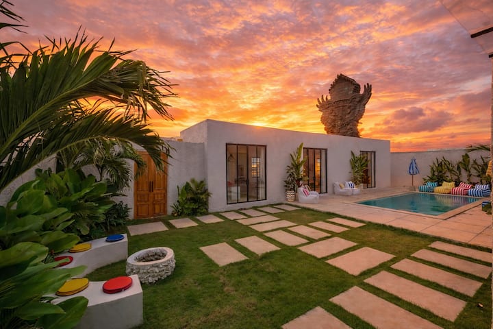 Iconic 3br Pool Villa Gwk View • Firepit • 700 M² - Bali