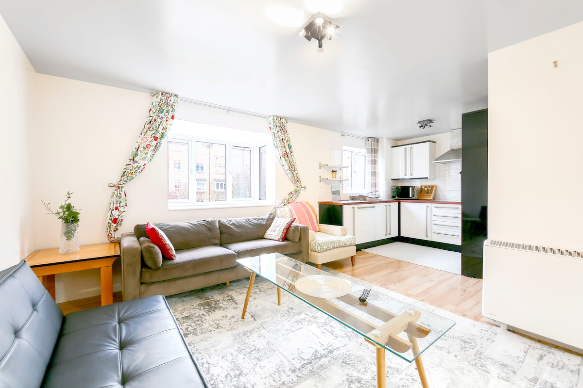 Cozy, modern, bright, comfortable apartment - Flats for Rent in Greater ...