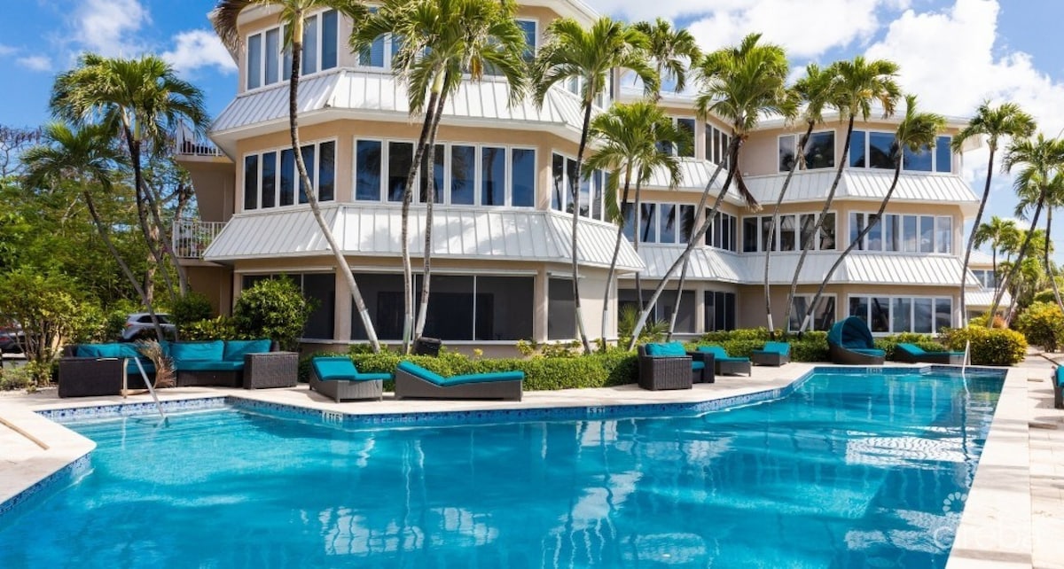 Seven Mile Oceanfront King Baño principal - Departamentos en renta en ...