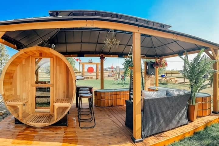 The Timberline Glamper W/ Spa Access - Alberta