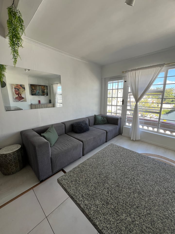 Seaside | Newly Renovated + Walk Everywhere - Somerset West