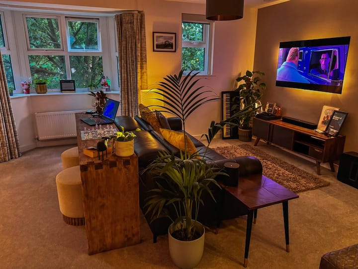 Central Peterborough Smart Home Flat Near Station - Peterborough