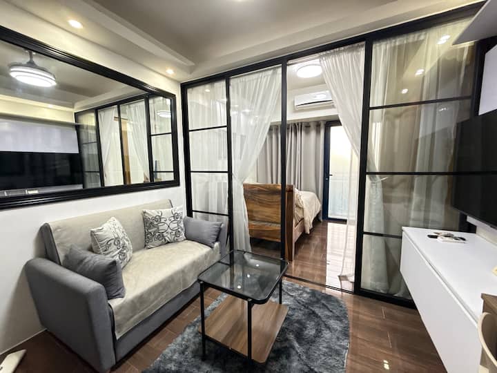 Elegant Cozy 1 Br; 300mbps Internet; Free Parking - Makati