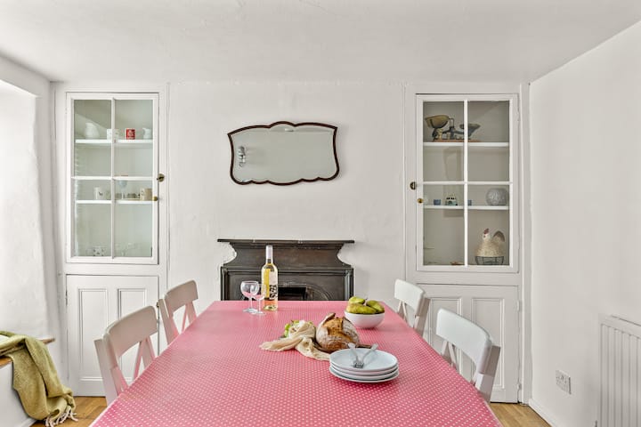 Pretty Traditional Period Cottage, Central Fowey - Fowey