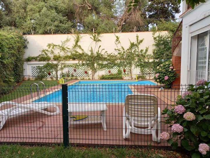 Location F3 Avec Piscine Et Jardin A Ben Aknoun - Algérie