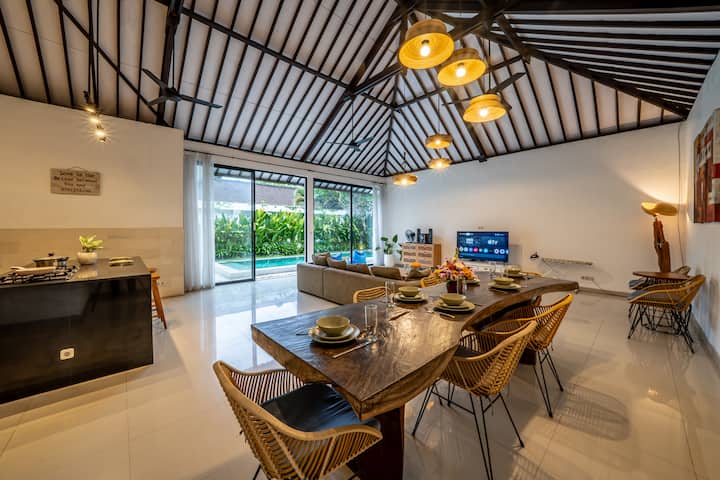 Promo 3br Villa Steps From Seminyak’s Best Spots - Kuta