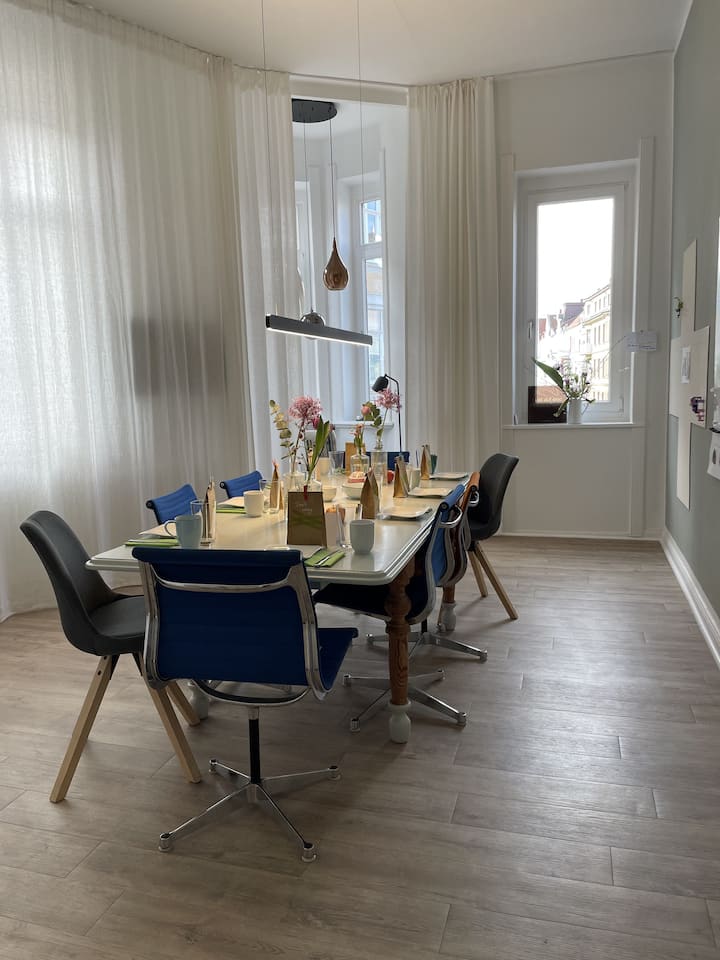 Centrally Located Apartment In An Old Building - Hannover Hbf - Train Station