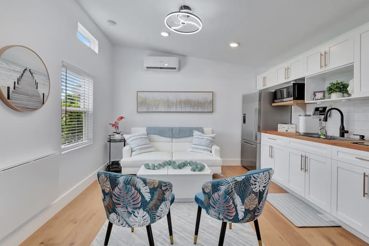 Coastal Tiny House Living In East Delray Beach - Delray Beach, FL