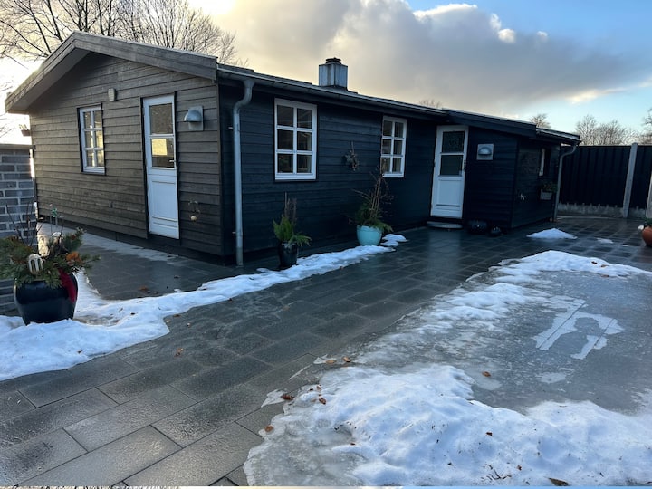 Hyggeligt Sommerhus, I Første Række Ved Sunds Sø. - Denmark