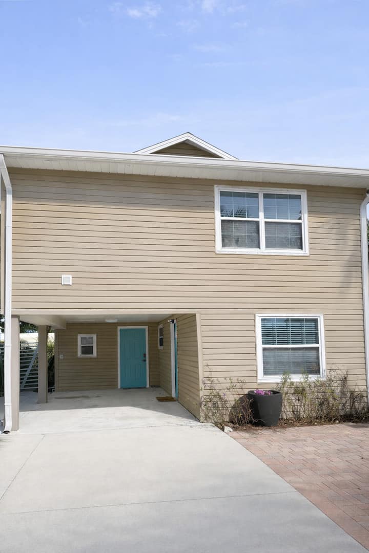 Helen’s Cottage 2: Beautiful Hideaway - Naples, FL