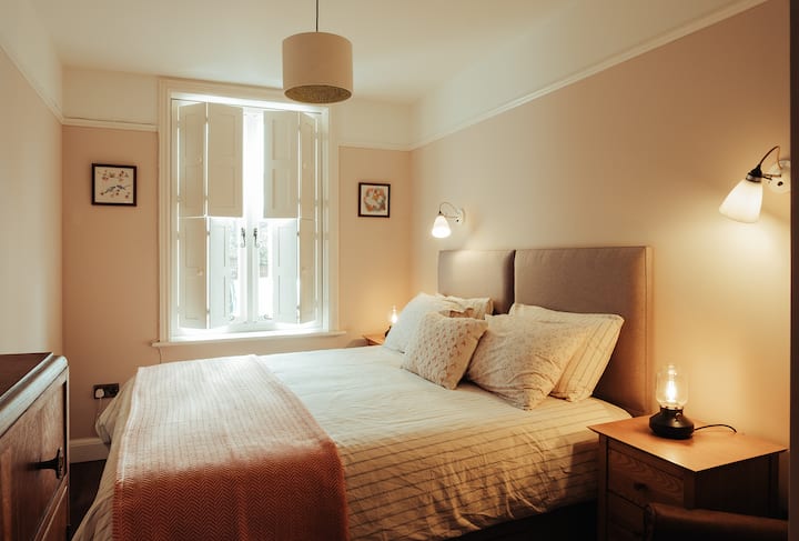 Superking Or Twin Beds, Driveway Parking, Central. - Topsham