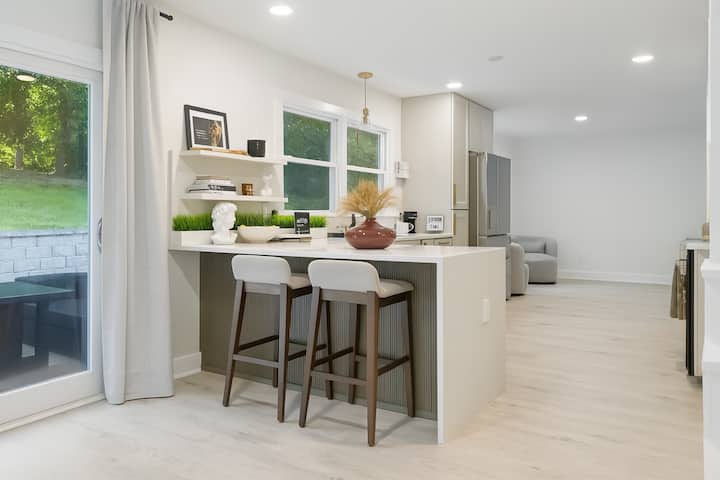 Modern North Hills 4br/3ba Home | Sauna + Deck - Raleigh, NC