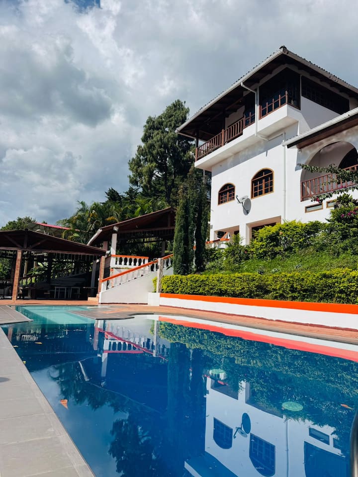 Descubre Un Paraíso En El Corazón Del Valle! - Ginebra