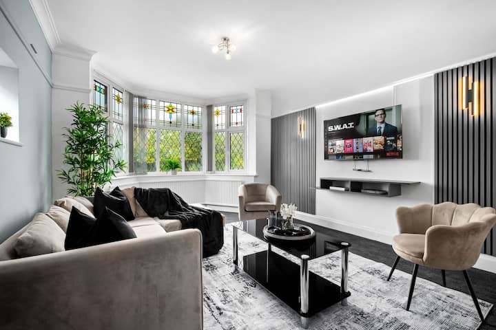 Spacious 5 Bedroom House*sleeps 11*parking*garden - Drayton Manor Resort