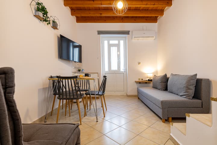 Sea & City Beacside Maisonette + Rooftop Cinema - Chania