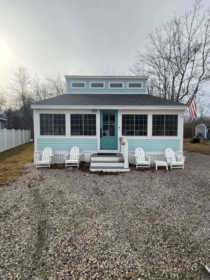 The Teal Cottage - York's Wild Kingdom, York