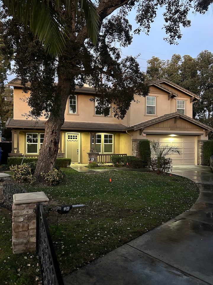 Spacious Home Near Disneyland And Sofi - Downey, CA