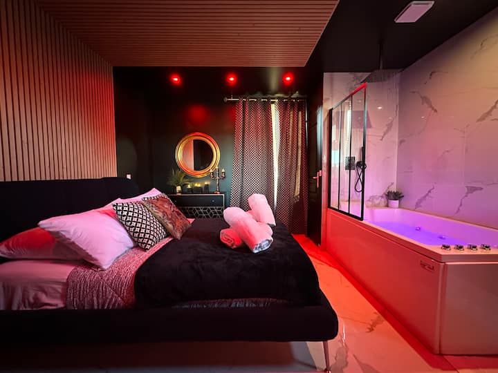 Suite Black Jacuzzi - Serris