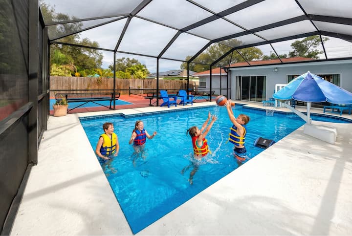 Clearwater Court & Cinema Pickleball & Heated Pool - Clearwater, FL