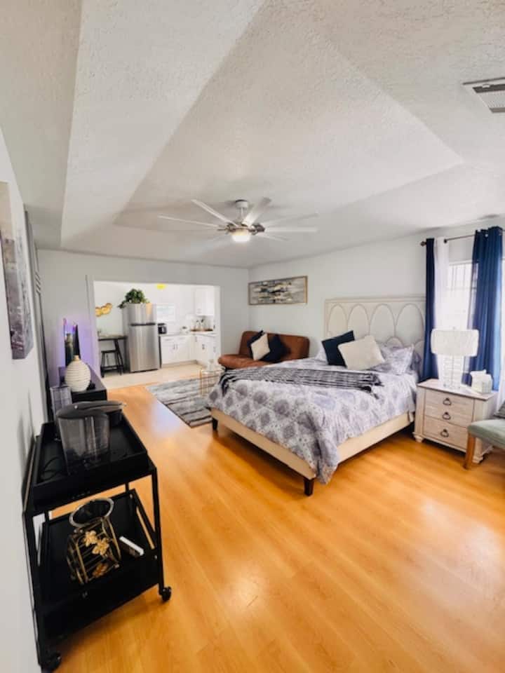 Private Guesthouse W\ Lake View - Land O Lakes. - Land O' Lakes, FL