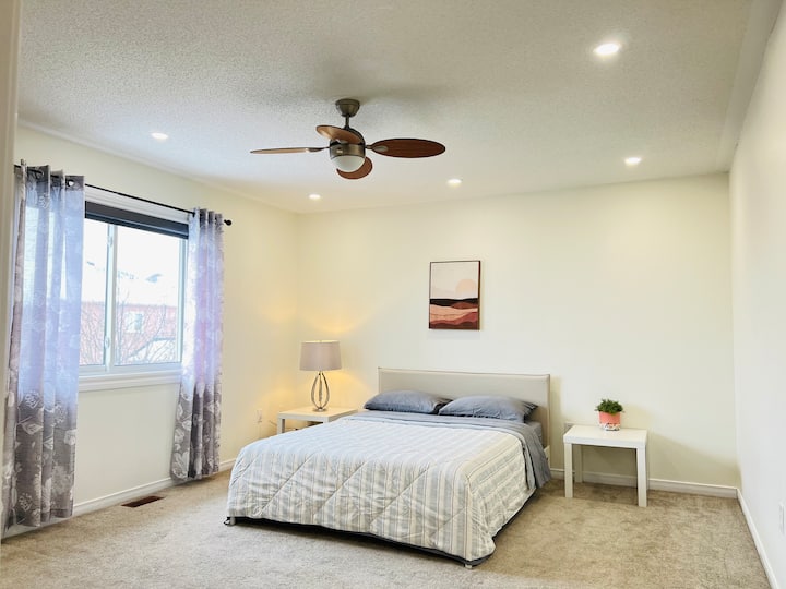 Serene Master Suite In Quiet Home - Bradford, ON, Canada