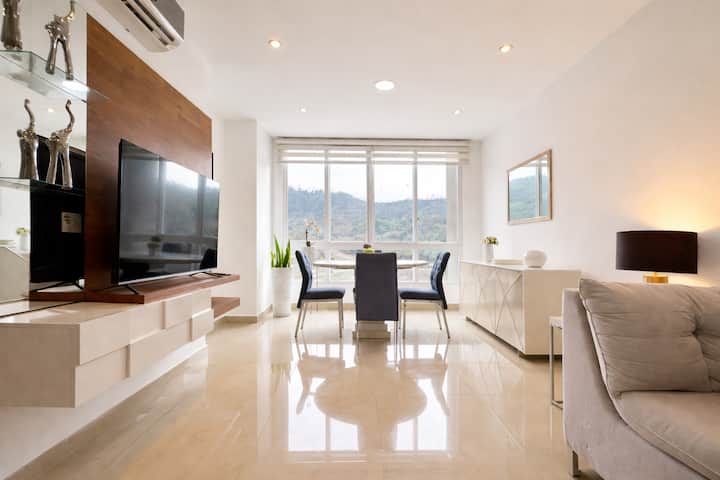Elegant 2br Apt. Free Parking Near Us Consulate - Guayaquil
