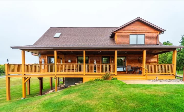 Northwoods Log Cabin On 5 Acres - Pelican Lake, WI