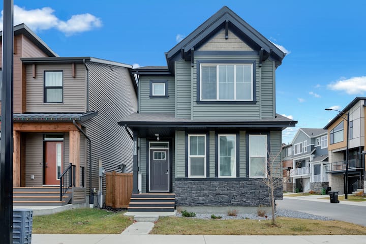 Entire House-no Tenants | Bright • Stylish - Edmonton