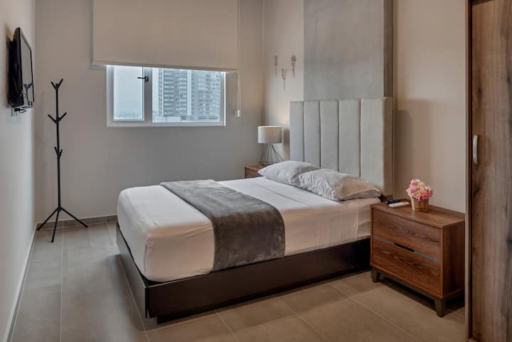 Cálido, Elegante Y Céntrico Departamento - Una-310 - Monterrey