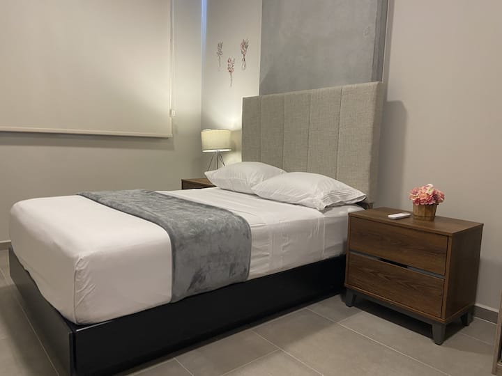 Cálido, Elegante Y Céntrico Departamento - Una-310 - Monterrey