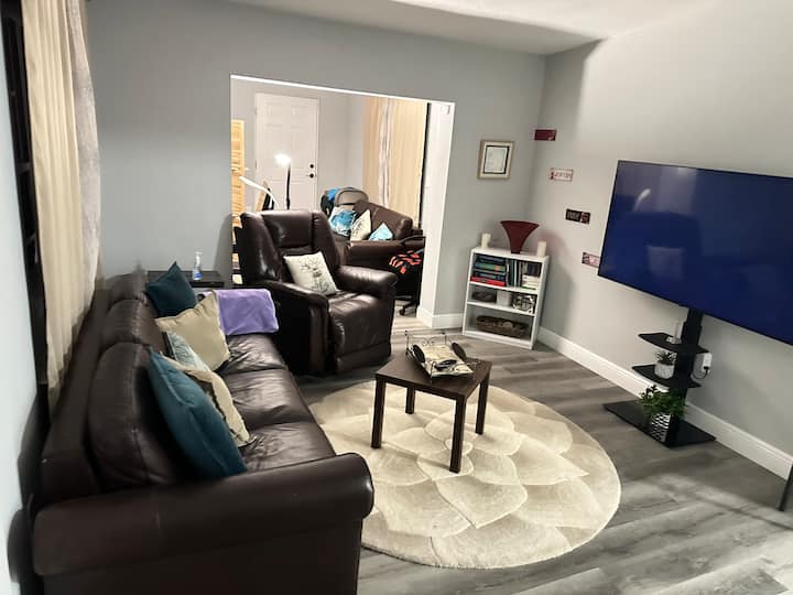 Cozy Home For Orlando Getaway Near Downtown/parks! - Apopka, FL