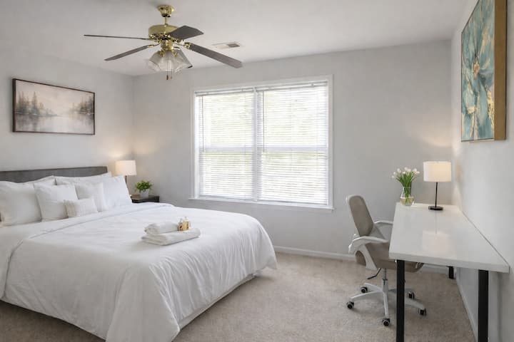 Serene Haven • Private Desk • Keyless Entry - Woodbridge, VA