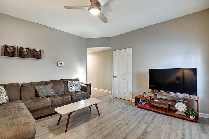 Comfortable 2-bedroom Near Downtown | Free Parking - Indianapolis